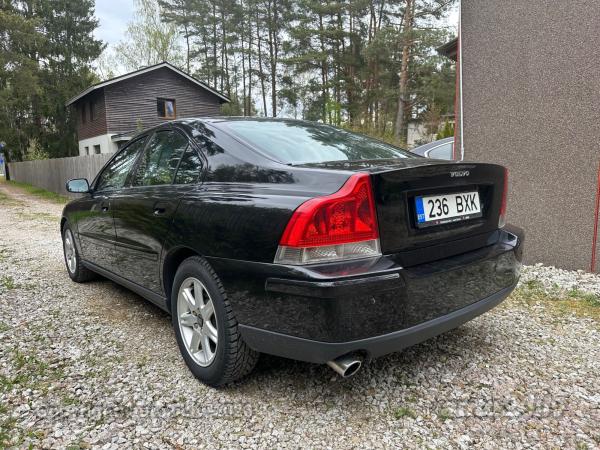 Black Volvo S60 2007 in Tallinn, with an engine capacity of 2.40 L and mileage of 289 thousand km for 3200 €, photo 9 on AUTOMOTO.COM.LV