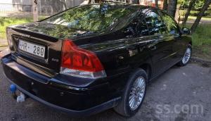 Melns Volvo S60 2007 Rīga, ar dzinēja tilpumu 2.40 L un nobraukumu 463 tūkst. km par 2200 €, foto  vietnē AUTOMOTO.COM.LV