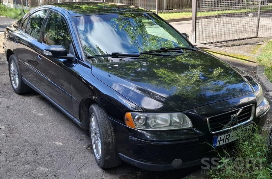Melns Volvo S60 2007 Rīga, ar dzinēja tilpumu 2.40 L un nobraukumu 463 tūkst. km par 2200 €, foto 3 vietnē AUTOMOTO.COM.LV