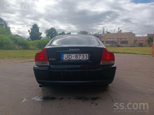 Черный Вольво С60 2007 в Даугавпилс, объемом двигателя 2.40 л и пробегом 335 тыс. км за 2500 €, фото 3 на AUTOMOTO.COM.LV