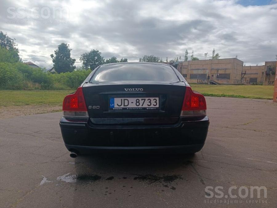 Melns Volvo S60 2007 Daugavpils, ar dzinēja tilpumu 2.40 L un nobraukumu 335 tūkst. km par 2500 €, foto 4 vietnē AUTOMOTO.COM.LV
