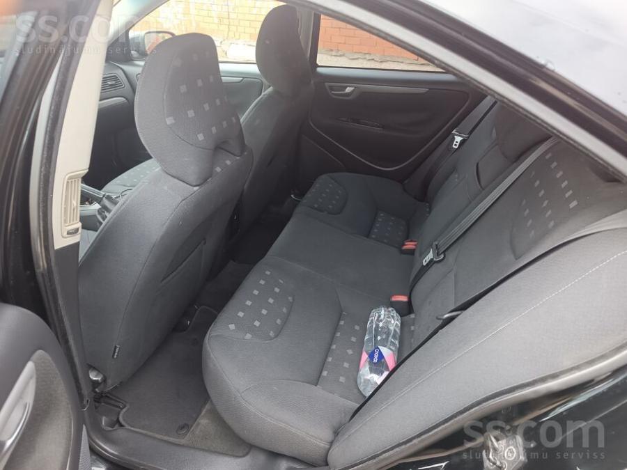 Melns Volvo S60 2007 Daugavpils, ar dzinēja tilpumu 2.40 L un nobraukumu 335 tūkst. km par 2500 €, foto 12 vietnē AUTOMOTO.COM.LV