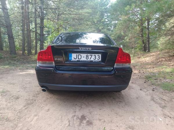 Melns Volvo S60 2007 Daugavpils, ar dzinēja tilpumu 2.40 L un nobraukumu 335 tūkst. km par 2700 €, foto 3 vietnē AUTOMOTO.COM.LV