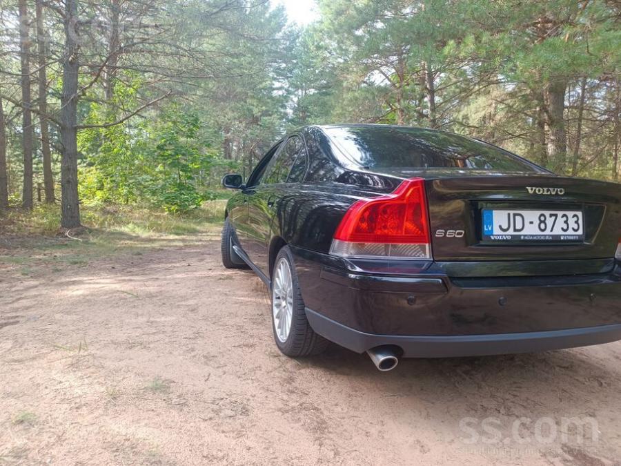 Melns Volvo S60 2007 Daugavpils, ar dzinēja tilpumu 2.40 L un nobraukumu 335 tūkst. km par 2700 €, foto 5 vietnē AUTOMOTO.COM.LV