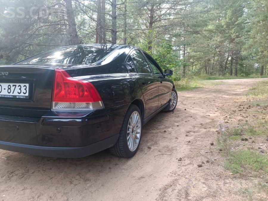 Melns Volvo S60 2007 Daugavpils, ar dzinēja tilpumu 2.40 L un nobraukumu 335 tūkst. km par 2700 €, foto 7 vietnē AUTOMOTO.COM.LV