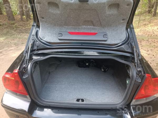 Melns Volvo S60 2007 Daugavpils, ar dzinēja tilpumu 2.40 L un nobraukumu 335 tūkst. km par 2700 €, foto 10 vietnē AUTOMOTO.COM.LV