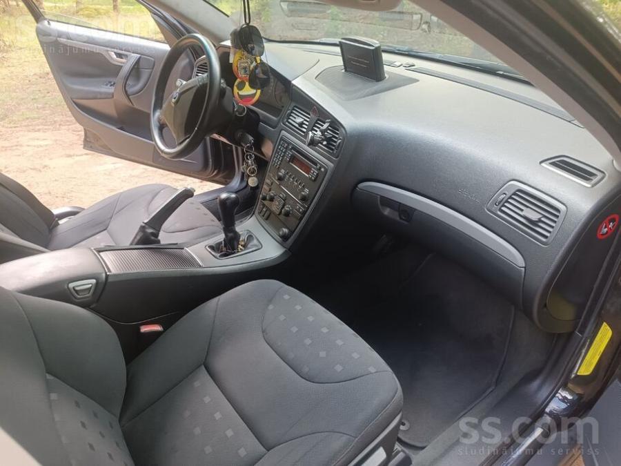 Melns Volvo S60 2007 Daugavpils, ar dzinēja tilpumu 2.40 L un nobraukumu 335 tūkst. km par 2700 €, foto 15 vietnē AUTOMOTO.COM.LV