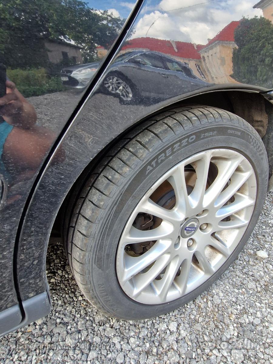 Black Volvo S60 2007 in Tallinn, with an engine capacity of 2.40 L and mileage of 290 thousand km for 4900 €, photo 14 on AUTOMOTO.COM.LV