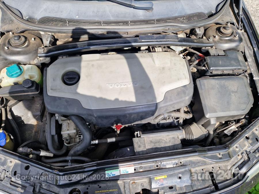 Black Volvo S60 2007 in Tallinn, with an engine capacity of 2.40 L and mileage of 290 thousand km for 4900 €, photo 15 on AUTOMOTO.COM.LV