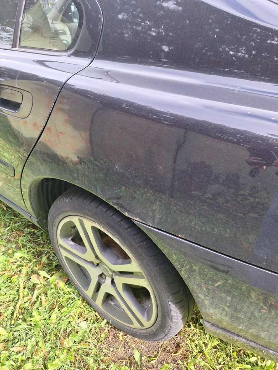Melns Volvo S60 2007 Viļņa, ar dzinēja tilpumu 2.40 L un nobraukumu 282 tūkst. km par 1800 €, foto 3 vietnē AUTOMOTO.COM.LV
