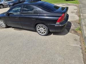 Melns Volvo S60 2007 Ukmergė, ar dzinēja tilpumu 2.40 L un nobraukumu 383 tūkst. km par 1700 €, foto 1 vietnē AUTOMOTO.COM.LV