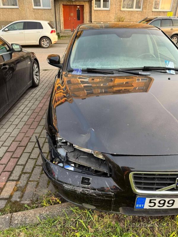 Черный Вольво С60 2008 в Таллин, объемом двигателя 2.40 л и пробегом 0 тыс. км за 800 €, фото 6 на AUTOMOTO.COM.LV