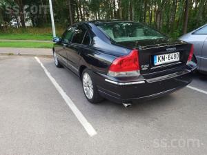 Black Volvo S60 2008 in Riga, with an engine capacity of 2.40 L and mileage of 315 thousand km for 1799 €, photo 3 on AUTOMOTO.COM.LV