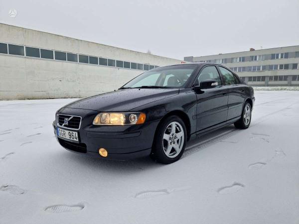 Melns Volvo S60 2008 Viļņa, ar dzinēja tilpumu 2.40 L un nobraukumu 305 tūkst. km par 2450 €, foto 4 vietnē AUTOMOTO.COM.LV