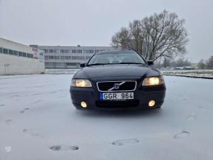 Black Volvo S60 2008 in Vilnius, with an engine capacity of 2.40 L and mileage of 305 thousand km for 2450 €, photo 7 on AUTOMOTO.COM.LV