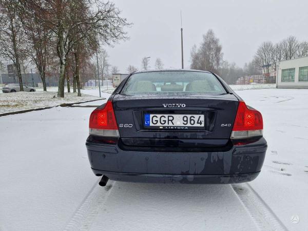 Melns Volvo S60 2008 Viļņa, ar dzinēja tilpumu 2.40 L un nobraukumu 305 tūkst. km par 2450 €, foto 8 vietnē AUTOMOTO.COM.LV