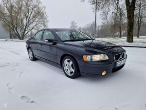 Black Volvo S60 2008 in Vilnius, with an engine capacity of 2.40 L and mileage of 305 thousand km for 2450 €, photo 11 on AUTOMOTO.COM.LV
