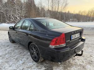 Melns Volvo S60 2008 Viļņa, ar dzinēja tilpumu 2.40 L un nobraukumu 432 tūkst. km par 2450 €, foto 3 vietnē AUTOMOTO.COM.LV