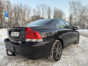 Melns Volvo S60 2008 Viļņa, ar dzinēja tilpumu 2.40 L un nobraukumu 432 tūkst. km par 2450 €, foto 4 vietnē AUTOMOTO.COM.LV