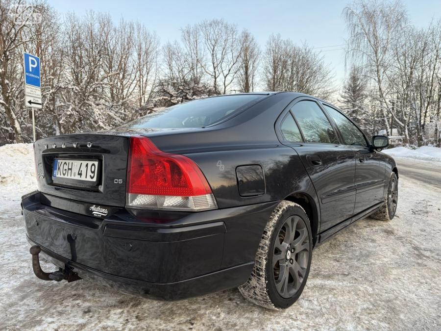 Melns Volvo S60 2008 Viļņa, ar dzinēja tilpumu 2.40 L un nobraukumu 432 tūkst. km par 2450 €, foto 4 vietnē AUTOMOTO.COM.LV