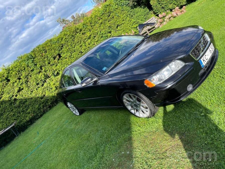 Black Volvo S60 2008 in Riga, with an engine capacity of 2.40 L and mileage of 332 thousand km for 2950 €, photo 1 on AUTOMOTO.COM.LV