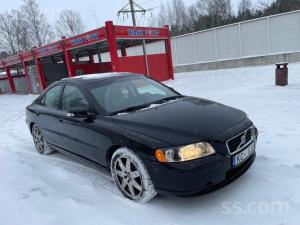 Black Volvo S60 2008 in Riga, with an engine capacity of 2.40 L and mileage of 332 thousand km for 2950 €, photo 2 on AUTOMOTO.COM.LV