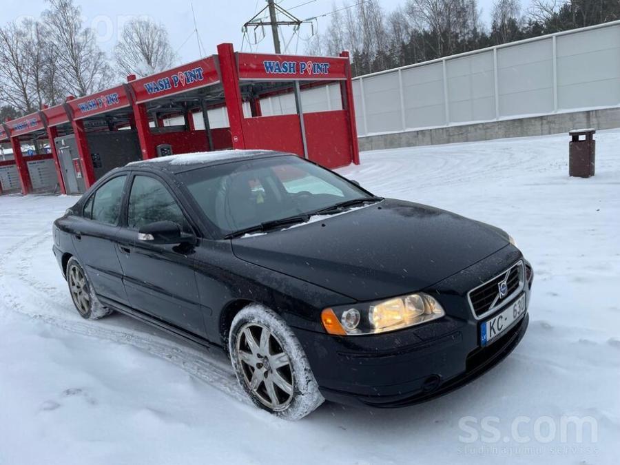 Black Volvo S60 2008 in Riga, with an engine capacity of 2.40 L and mileage of 332 thousand km for 2950 €, photo 2 on AUTOMOTO.COM.LV