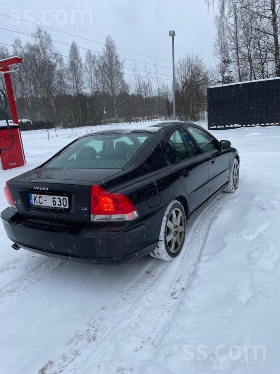 Black Volvo S60 2008 in Riga, with an engine capacity of 2.40 L and mileage of 332 thousand km for 2950 €, photo 9 on AUTOMOTO.COM.LV