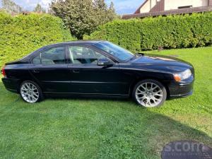 Black Volvo S60 2008 in Riga, with an engine capacity of 2.40 L and mileage of 332 thousand km for 2950 €, photo 11 on AUTOMOTO.COM.LV