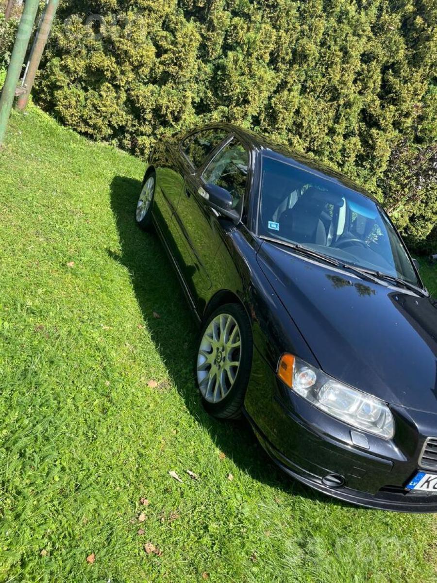 Black Volvo S60 2008 in Riga, with an engine capacity of 2.40 L and mileage of 332 thousand km for 2950 €, photo 12 on AUTOMOTO.COM.LV