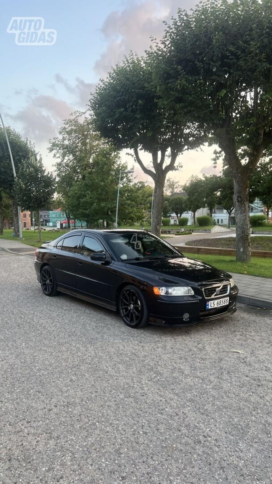 Black Volvo S60 2008 in Kaunas, with an engine capacity of 2.40 L and mileage of 232 thousand km for 4800 €, photo 1 on AUTOMOTO.COM.LV
