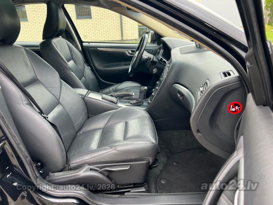 Melns Volvo S60 2008 Paide, ar dzinēja tilpumu 2.40 L un nobraukumu 379 tūkst. km par 3999 €, foto 18 vietnē AUTOMOTO.COM.LV