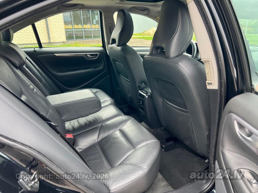 Melns Volvo S60 2008 Paide, ar dzinēja tilpumu 2.40 L un nobraukumu 379 tūkst. km par 3999 €, foto 21 vietnē AUTOMOTO.COM.LV