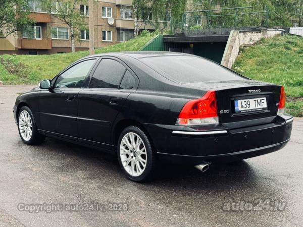 Black Volvo S60 2008 in Tallinn, with an engine capacity of 2.40 L and mileage of 333 thousand km for 3500 €, photo 4 on AUTOMOTO.COM.LV