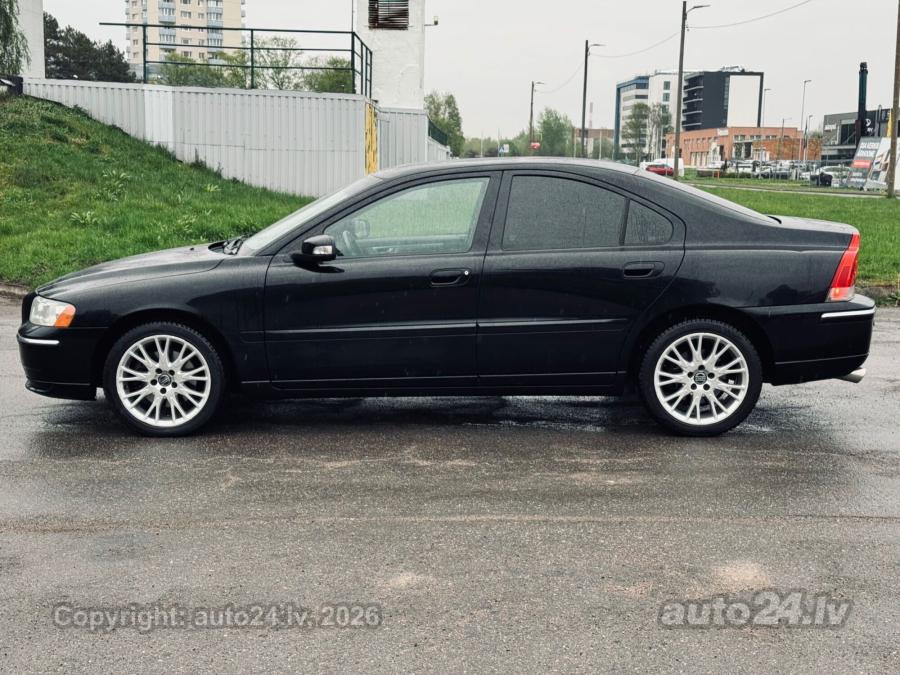 Black Volvo S60 2008 in Tallinn, with an engine capacity of 2.40 L and mileage of 333 thousand km for 3500 €, photo 6 on AUTOMOTO.COM.LV