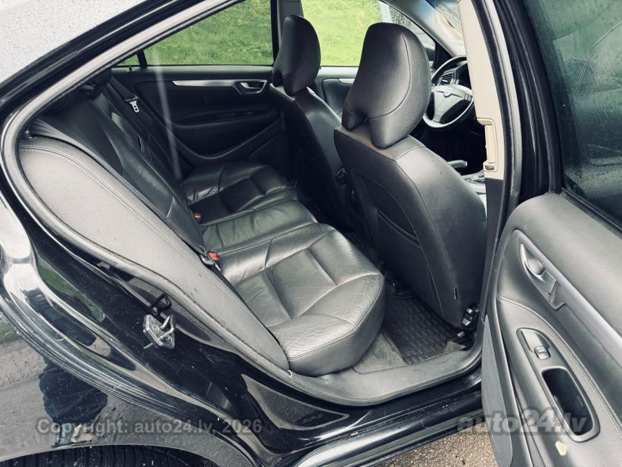Black Volvo S60 2008 in Tallinn, with an engine capacity of 2.40 L and mileage of 333 thousand km for 3500 €, photo 11 on AUTOMOTO.COM.LV