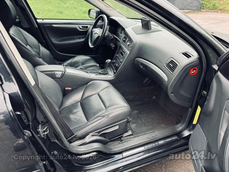 Black Volvo S60 2008 in Tallinn, with an engine capacity of 2.40 L and mileage of 333 thousand km for 3500 €, photo 12 on AUTOMOTO.COM.LV
