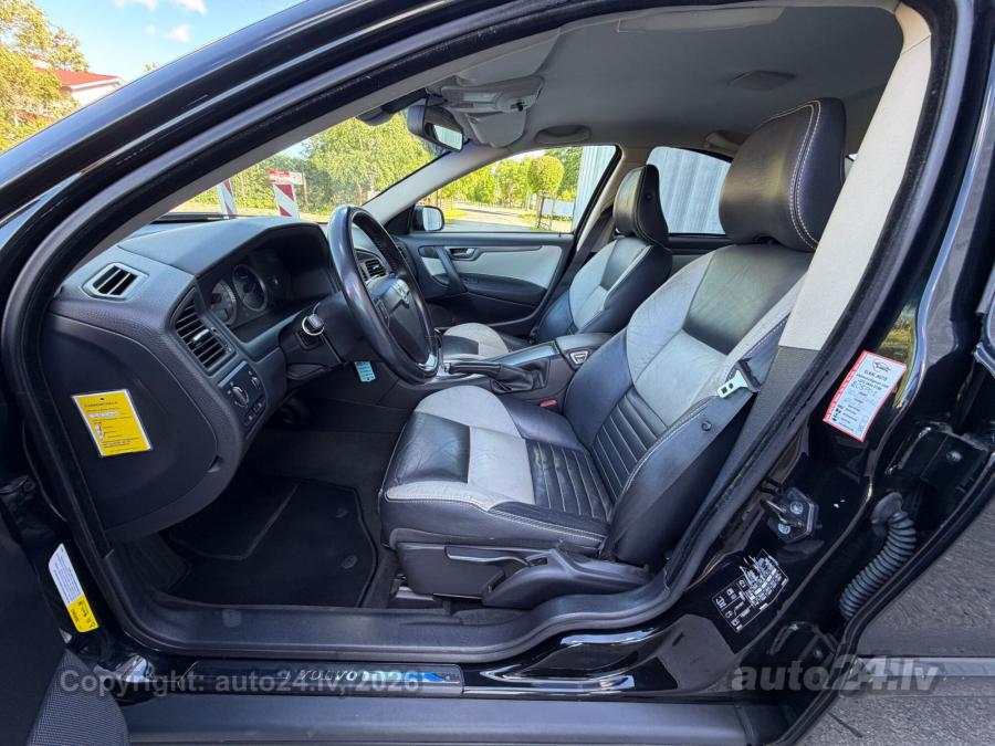 Melns Volvo S60 2008 Paide, ar dzinēja tilpumu 2.40 L un nobraukumu 306 tūkst. km par 4490 €, foto 17 vietnē AUTOMOTO.COM.LV