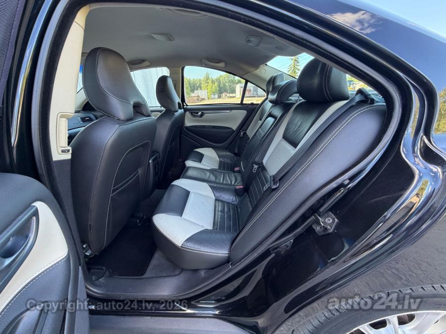 Melns Volvo S60 2008 Paide, ar dzinēja tilpumu 2.40 L un nobraukumu 306 tūkst. km par 4490 €, foto 19 vietnē AUTOMOTO.COM.LV