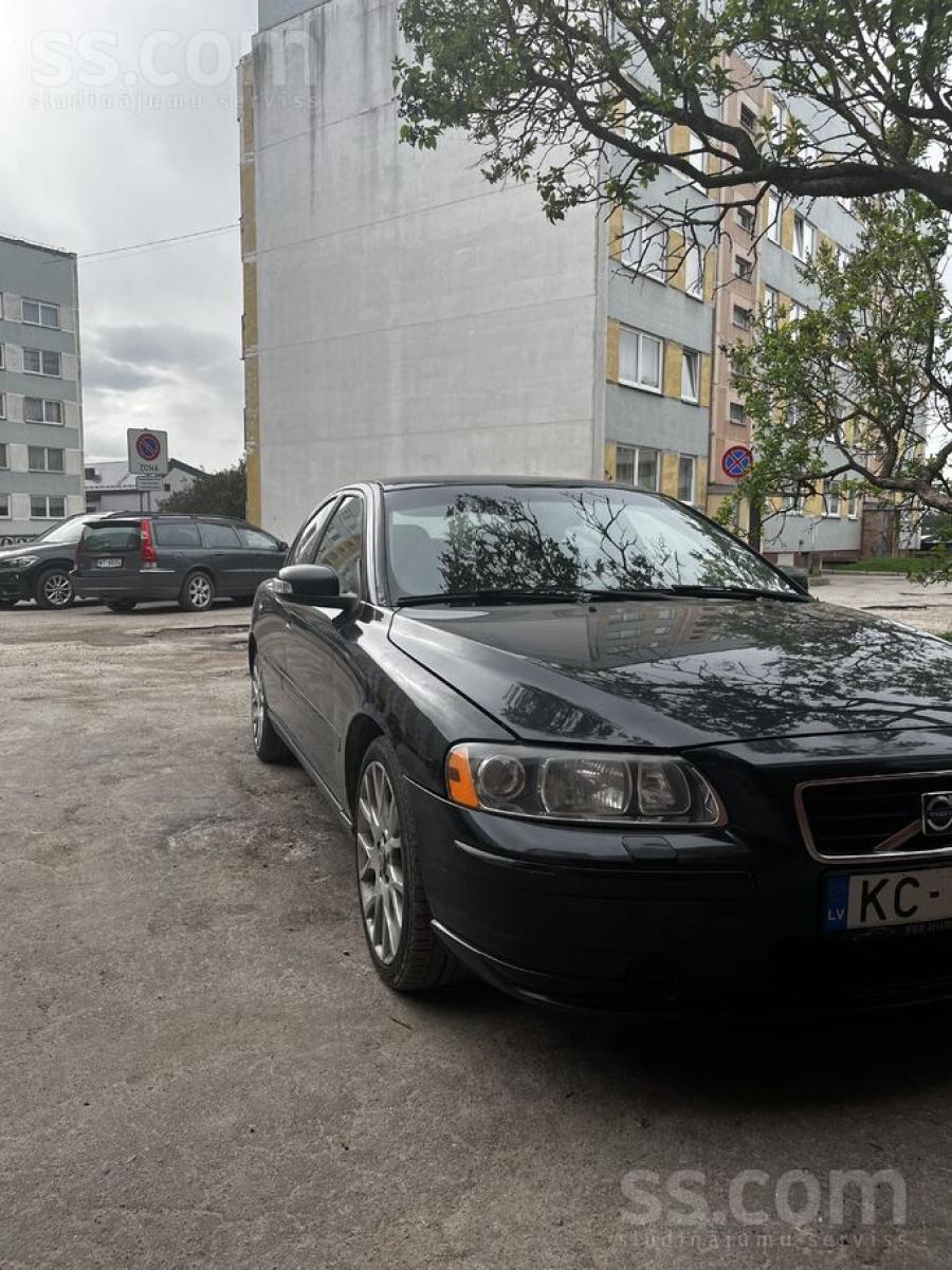 Черный Вольво С60 2008 в Елгава, объемом двигателя 2.40 л и пробегом 340 тыс. км за 3000 €, фото 4 на AUTOMOTO.COM.LV