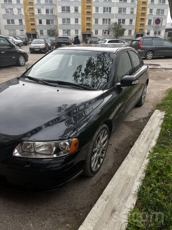 Black Volvo S60 2008 in Jelgava, with an engine capacity of 2.40 L and mileage of 340 thousand km for 3000 €, photo 4 on AUTOMOTO.COM.LV