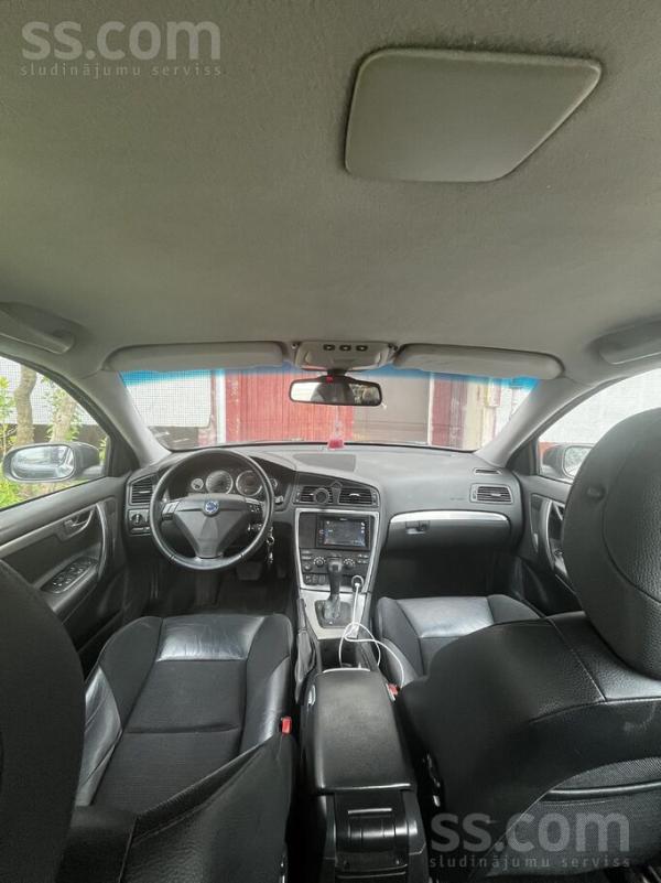 Black Volvo S60 2008 in Jelgava, with an engine capacity of 2.40 L and mileage of 340 thousand km for 3000 €, photo 8 on AUTOMOTO.COM.LV