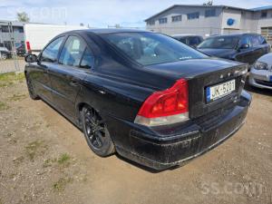 Black Volvo S60 2008 in Riga, with an engine capacity of 2.40 L and mileage of 0 thousand km for 1200 €, photo 5 on AUTOMOTO.COM.LV