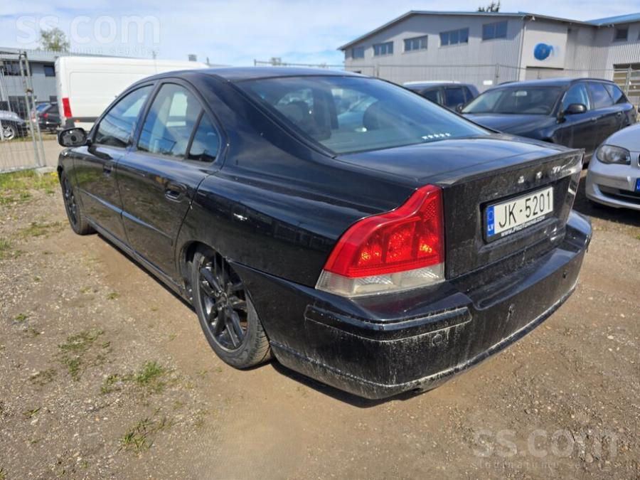 Black Volvo S60 2008 in Riga, with an engine capacity of 2.40 L and mileage of 0 thousand km for 1200 €, photo 5 on AUTOMOTO.COM.LV