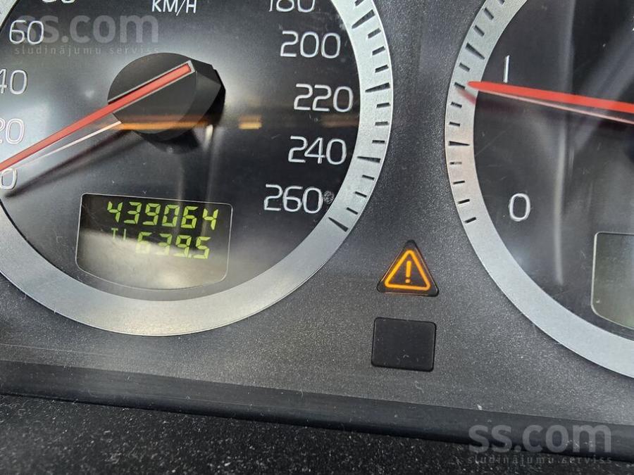 Black Volvo S60 2008 in Riga, with an engine capacity of 2.40 L and mileage of 0 thousand km for 1200 €, photo 7 on AUTOMOTO.COM.LV