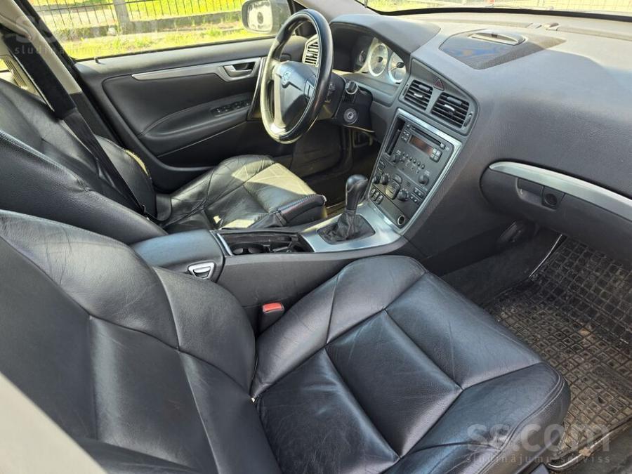 Black Volvo S60 2008 in Riga, with an engine capacity of 2.40 L and mileage of 0 thousand km for 1200 €, photo 8 on AUTOMOTO.COM.LV