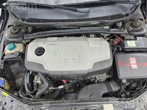Black Volvo S60 2008 in Riga, with an engine capacity of 2.40 L and mileage of 0 thousand km for 1200 €, photo 9 on AUTOMOTO.COM.LV