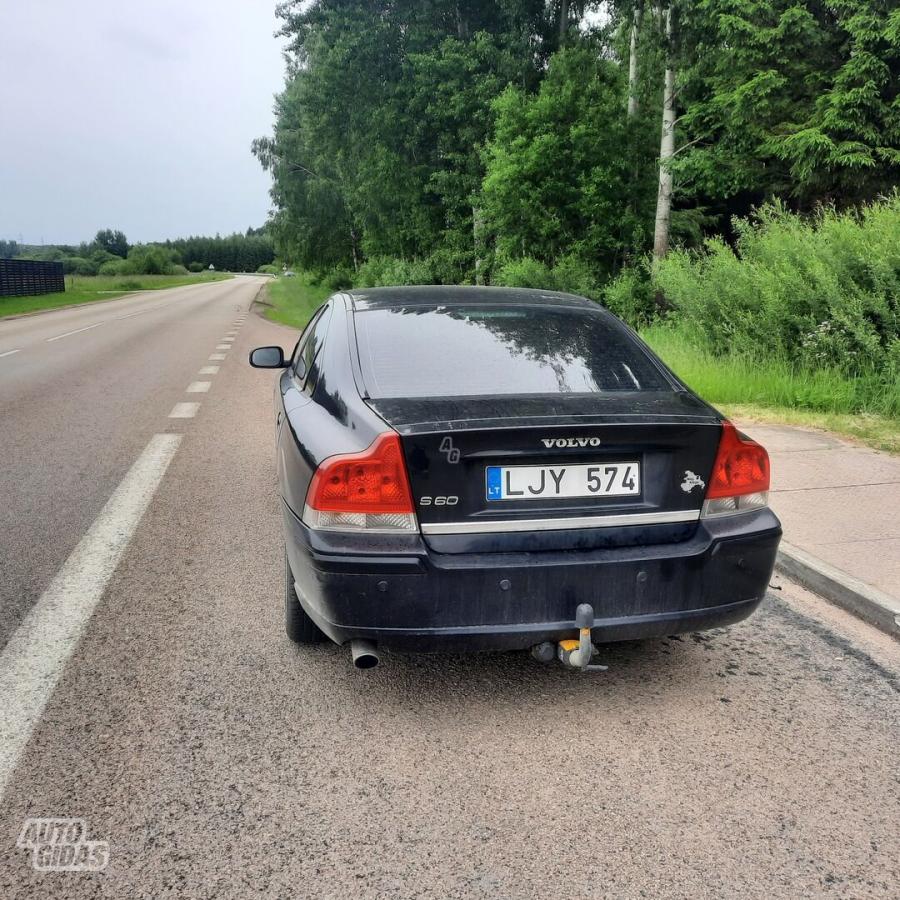 Черный Вольво С60 2008 в Каунас, объемом двигателя 2.40 л и пробегом 322 тыс. км за 1600 €, фото 4 на AUTOMOTO.COM.LV