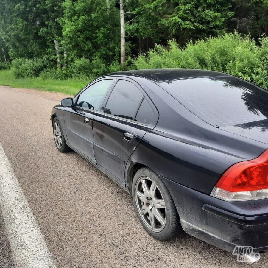 Черный Вольво С60 2008 в Каунас, объемом двигателя 2.40 л и пробегом 322 тыс. км за 1600 €, фото 6 на AUTOMOTO.COM.LV