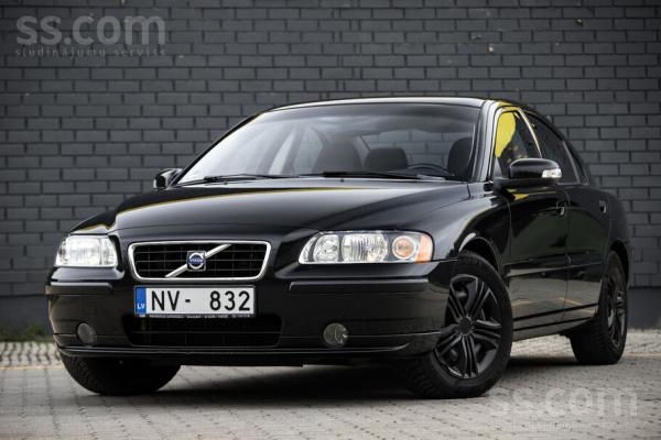 Черный Вольво С60 2008 в Тукумс, объемом двигателя 2.40 л и пробегом 0 тыс. км за 3800 €, фото 1 на AUTOMOTO.COM.LV